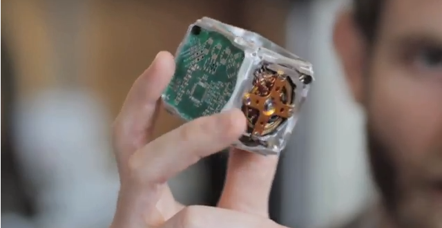 Cube-Shaped Robots Assemble Themselves - FileHippo News